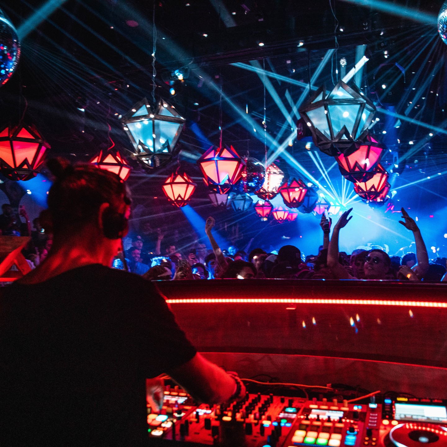 Attending Your First Miami Party: Full Guide - Travel Mend